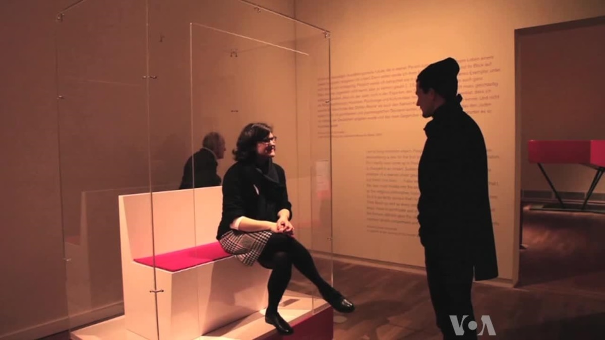 Exhibit at Berlin Jewish Museum Stokes Debate