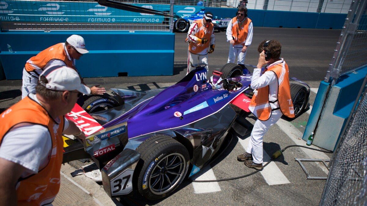With Engines Whirring, Electric Car Racing Comes to Brooklyn