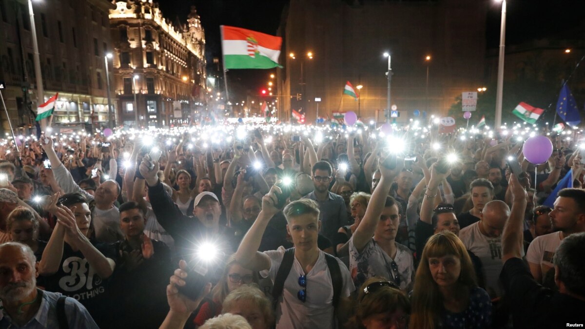 Tens of Thousands of Hungarians Protest Orban's Rule