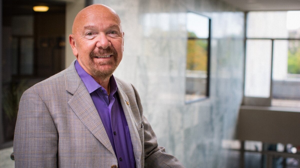 Best Buy Founder Spreads Seeds to Grow Student Startups