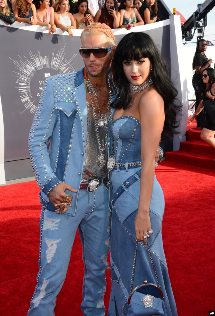 Katy Perry, Forever in Blue Jeans at Awards Show