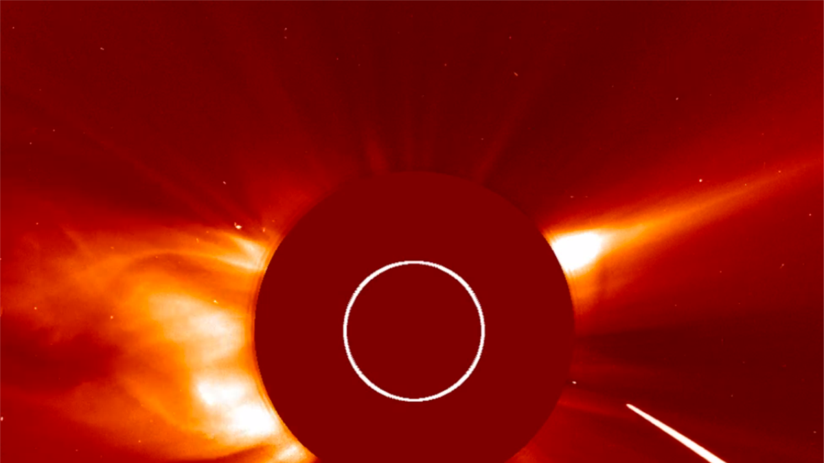Watch a Comet Plunge Toward the Sun at 2 Million KPH