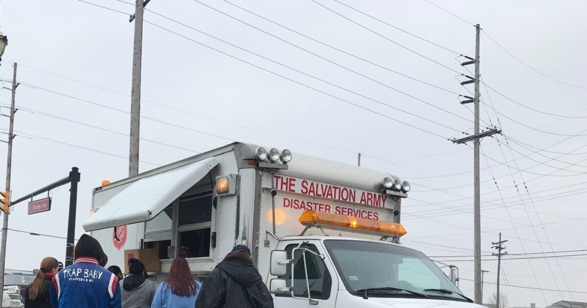 US Charity Groups Find New Ways to Deliver Food During Pandemic