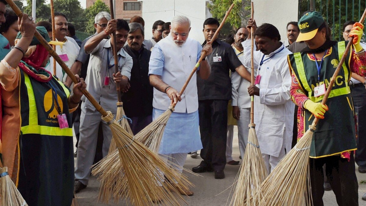 Indian Prime Minister Launches Cleanup Campaign