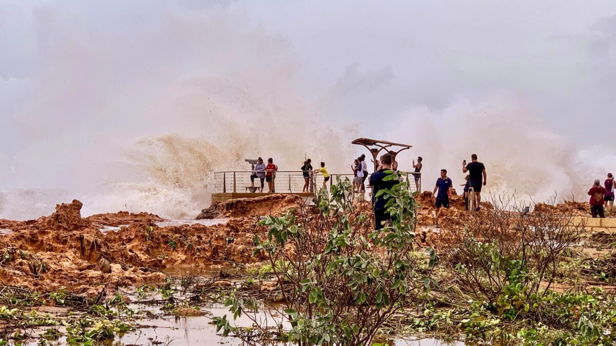 Second Cyclone Bears Down on West Australia