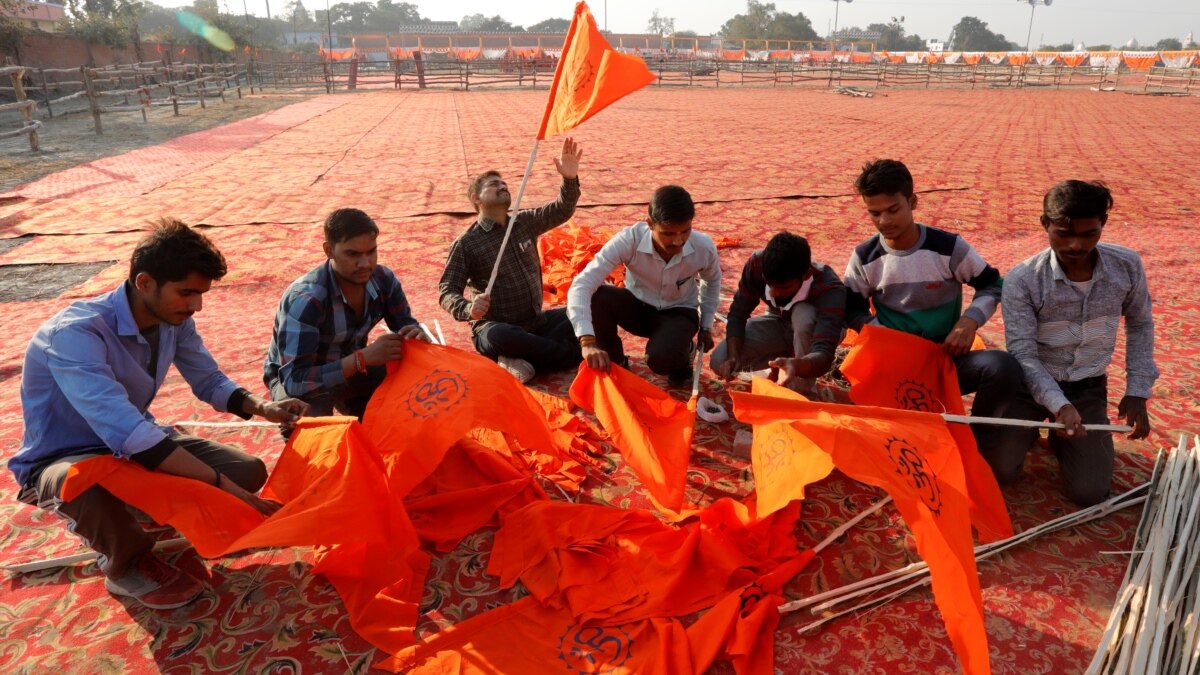 Thousands of Hindus Gather at Site of 1992 Religious Riot