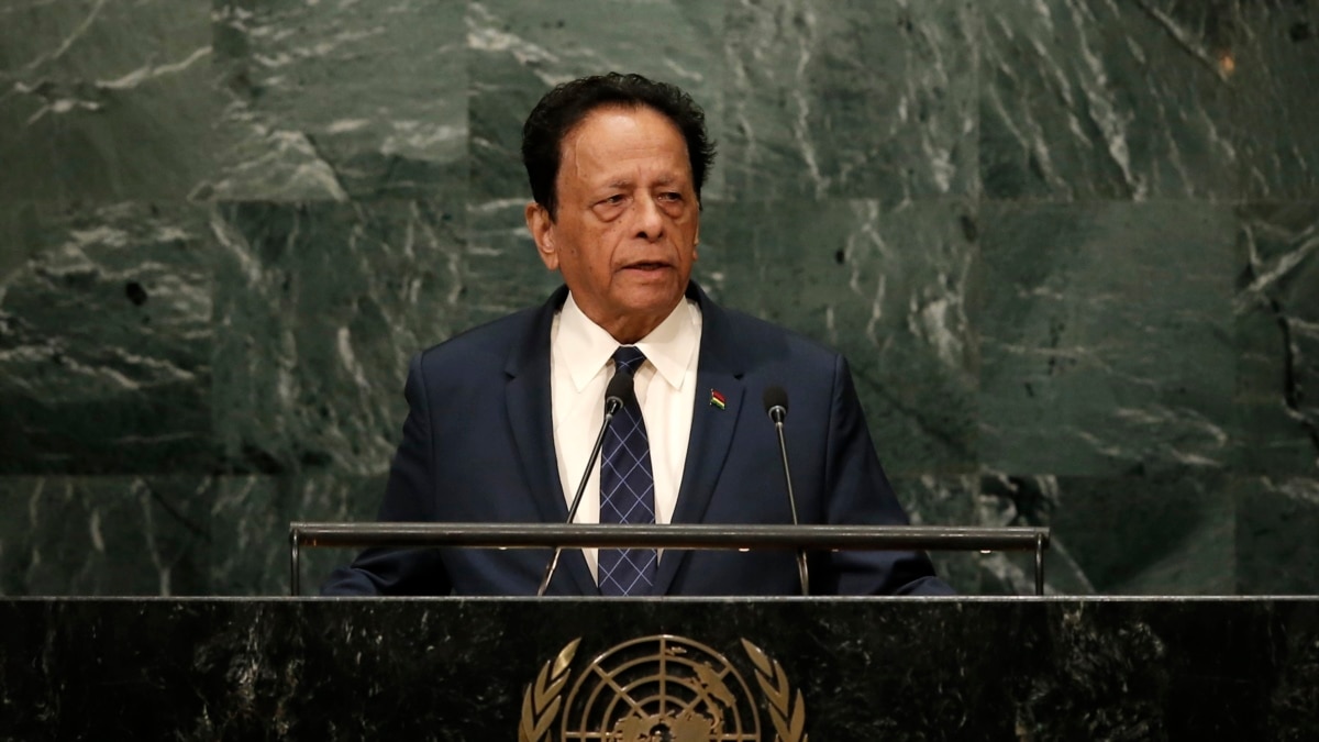 Mauritius Prime Minister Hands Over Office to His Son