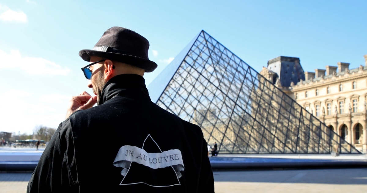 Louvre's Glass Pyramid Set for Interactive Performance for 30th Anniversary