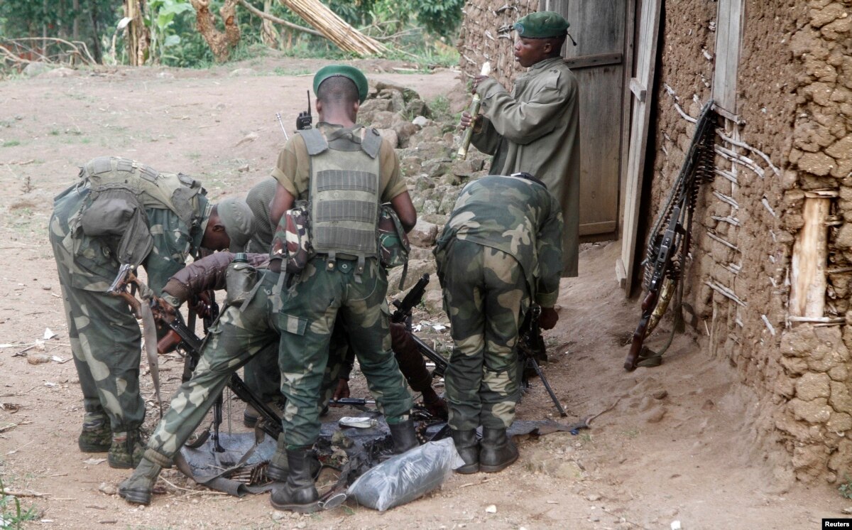 Centenas de presos fogem após ataque a um prisão no Congo Democrático Centenas de presos fogem após ataque a um prisão no Congo Democrático
