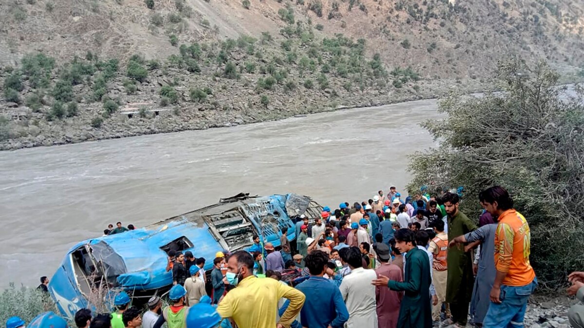 13 Killed, Including 9 Chinese, in Pakistan Bus Accident