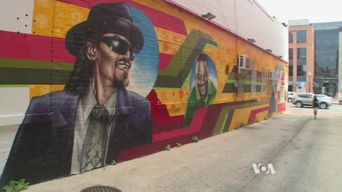 Washington DC Mural Artists Help Beautify City