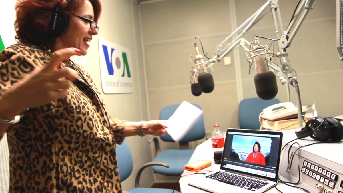 VOA Staff Presents 'A Visit From St. Nicholas'