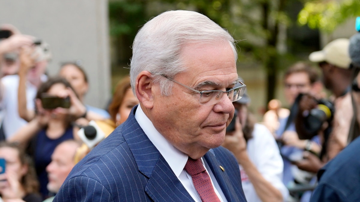 Senator Bob Menendez oo is-casilay