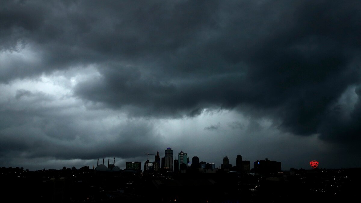 Severe Storms Spawn Tornadoes Near Kansas City Severe Storms Spawn Tornadoes Near Kansas City