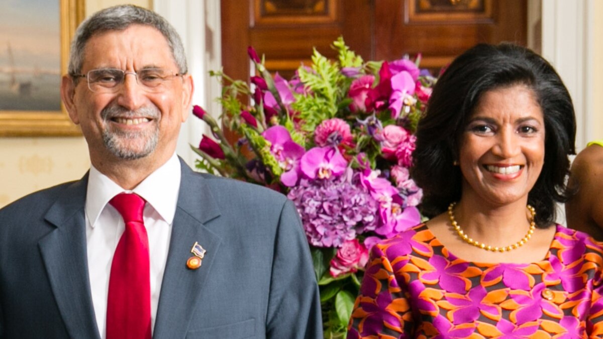 Jorge Carlos Fonseca toma posse como Presidente de Cabo Verde Jorge Carlos Fonseca toma posse como Presidente de Cabo Verde