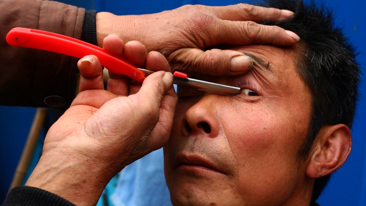 Chinese Barber, Clients Swear by Eyelid Shave