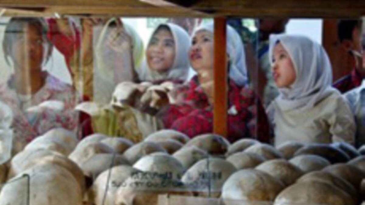 Research Focuses on Muslim Women Under Khmer Rouge