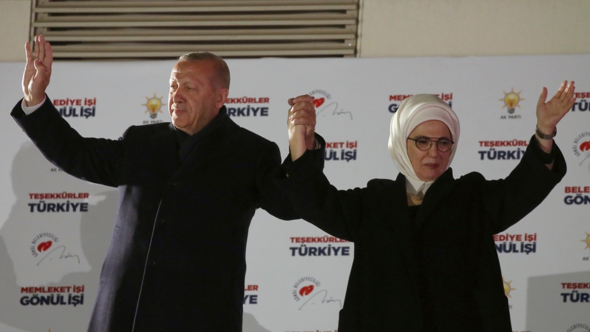 Turkey's Ruling Party Suffers Heavy Losses in Key Local Polls