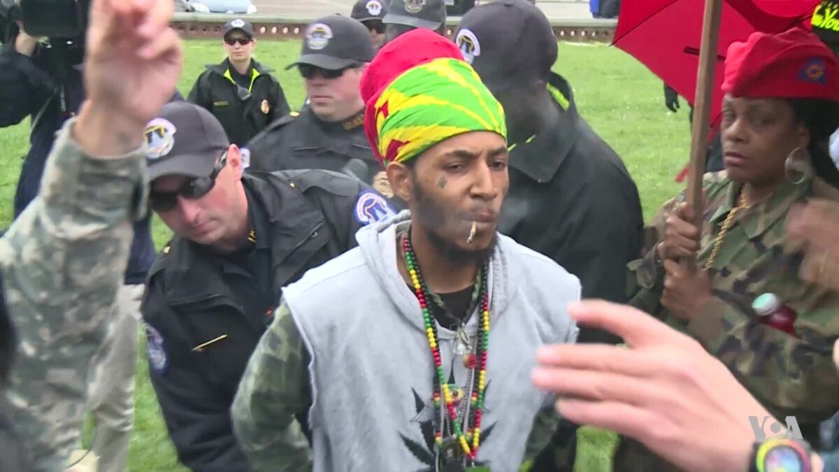 Pro-Marijuana Activists Stage 'Smoke In' at US Capitol
