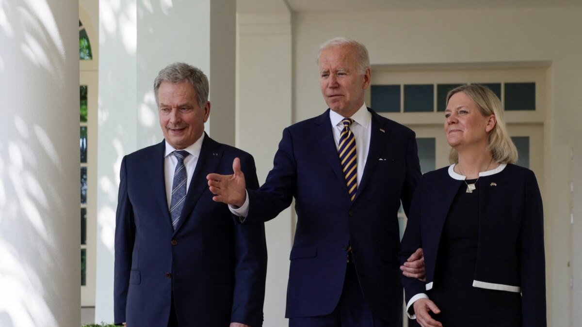 Bayden Finlandiya və İsveçin liderləri ilə görüşüb