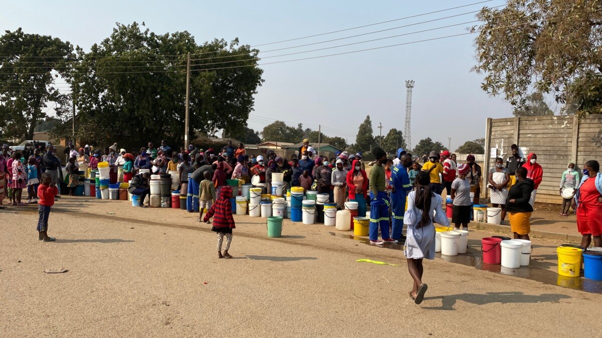 Zimbabwean Struggles to Provide Clean Water During Pandemic