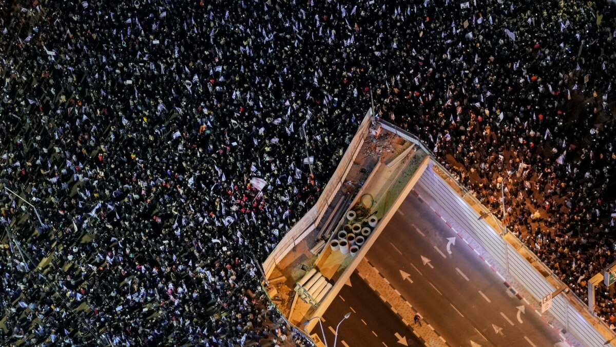 Tens of Thousands of Israelis Join Anti-government Protests