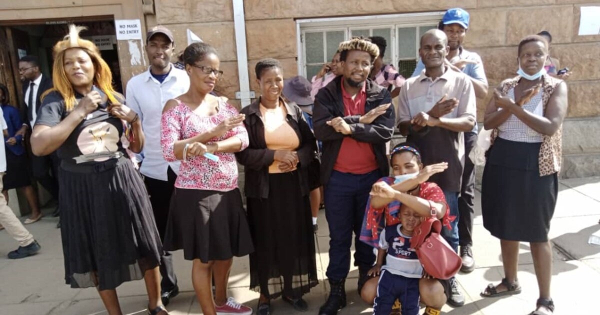Abaphikisayo eZimbabwe Bathi Bakhahlanyezwa NguMnangagwa Labanye Bakhe