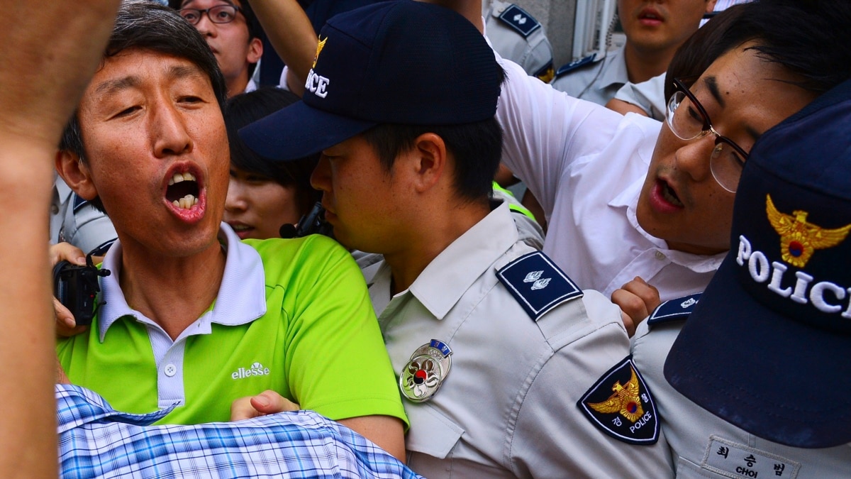 S. Korea Arrests 3 Party Officials For 'Rebellion Plot'