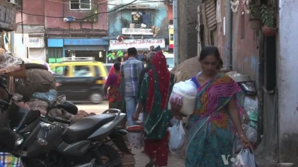 India's Tourism Industry Thrives on Largest Slum