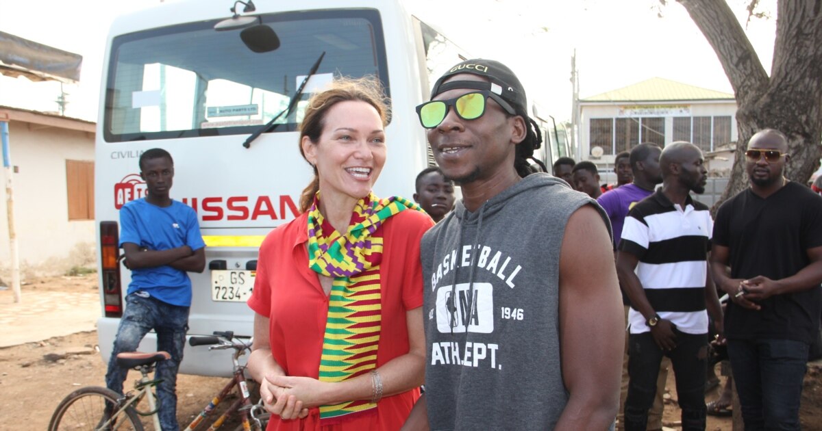 Mugeez (R2BEES) - Music Time in Africa