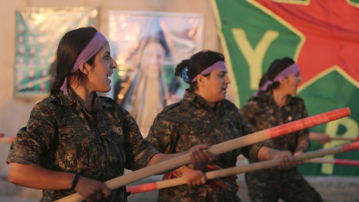 Syrian Kurdish Female Fighters Expand Ranks Against IS