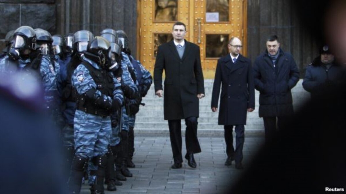 Єдиний кандидат у першому турі виборів мішень для влади Яценюк