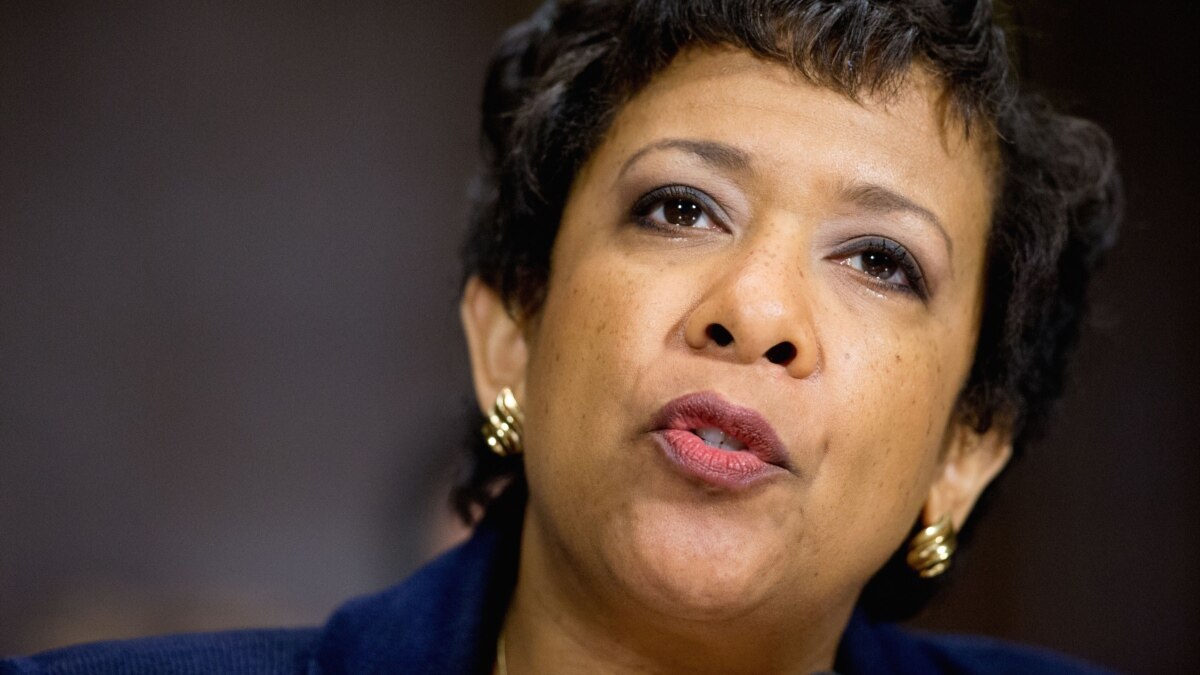 Lynch aceptará decisión del FBI sobre emails de Hillary Clinton