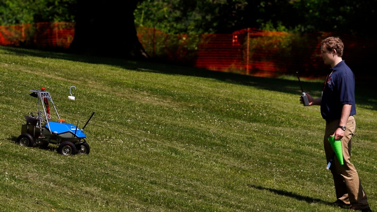 Fetch! Robot Retrievers Compete in $1.5 Million NASA Contest