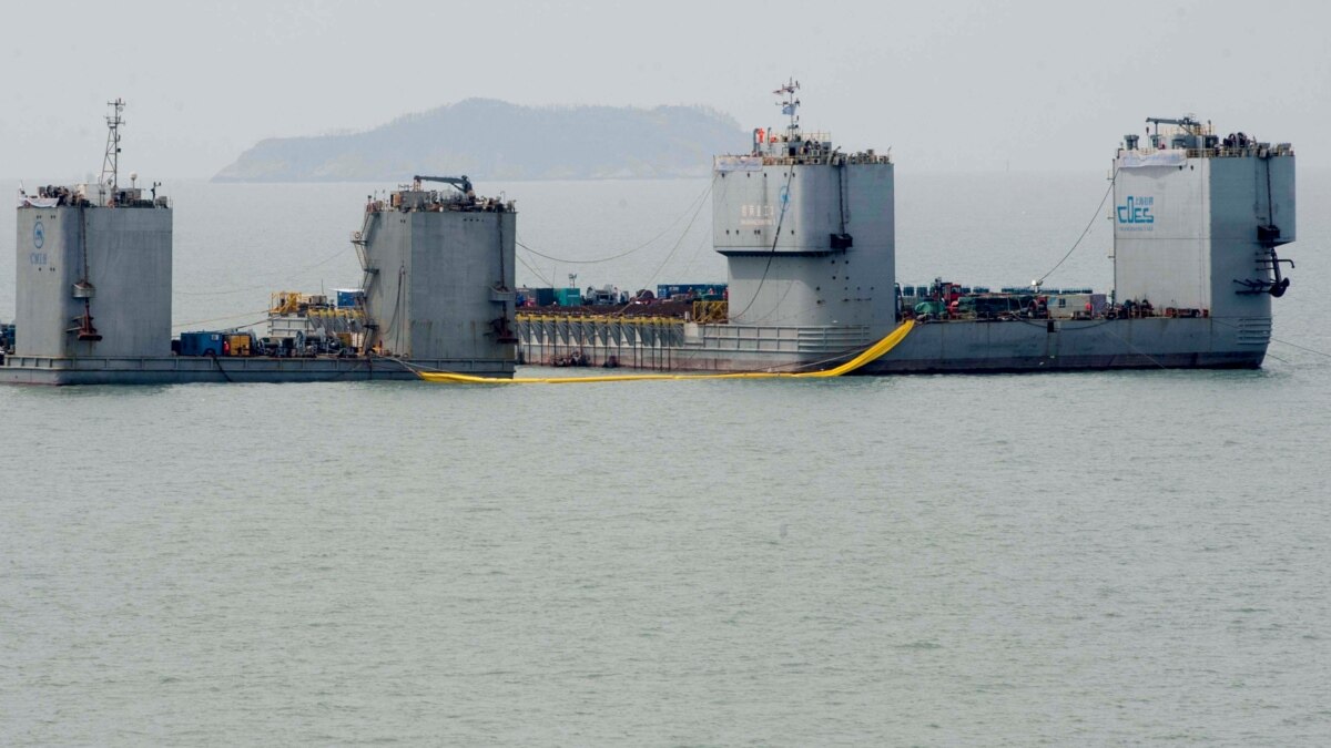 South Koreans Begin Tests to See If They Can Raise Sunken Ferry