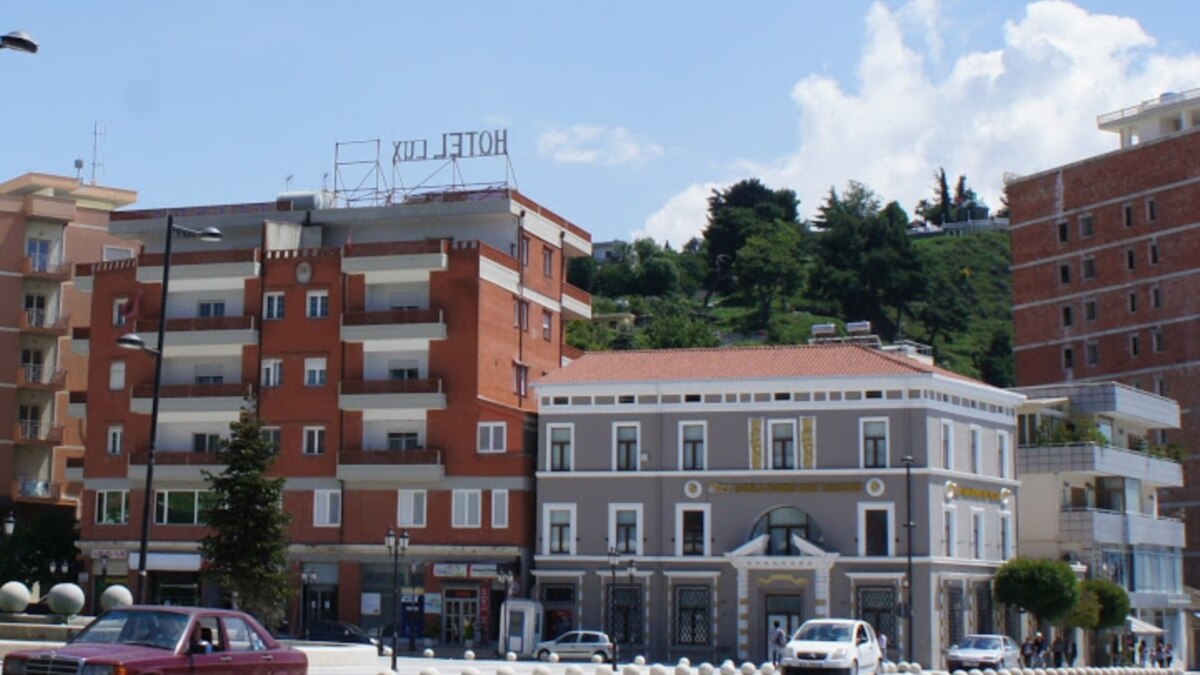 Grabitet një bankë në qendër të Vlorës