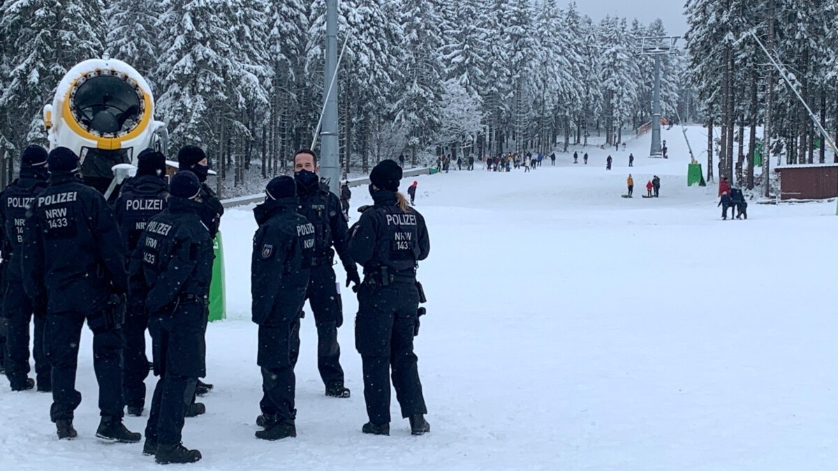 Warga Jerman Tetap Berlibur di Resor Ski, Polisi Blokir Akses
