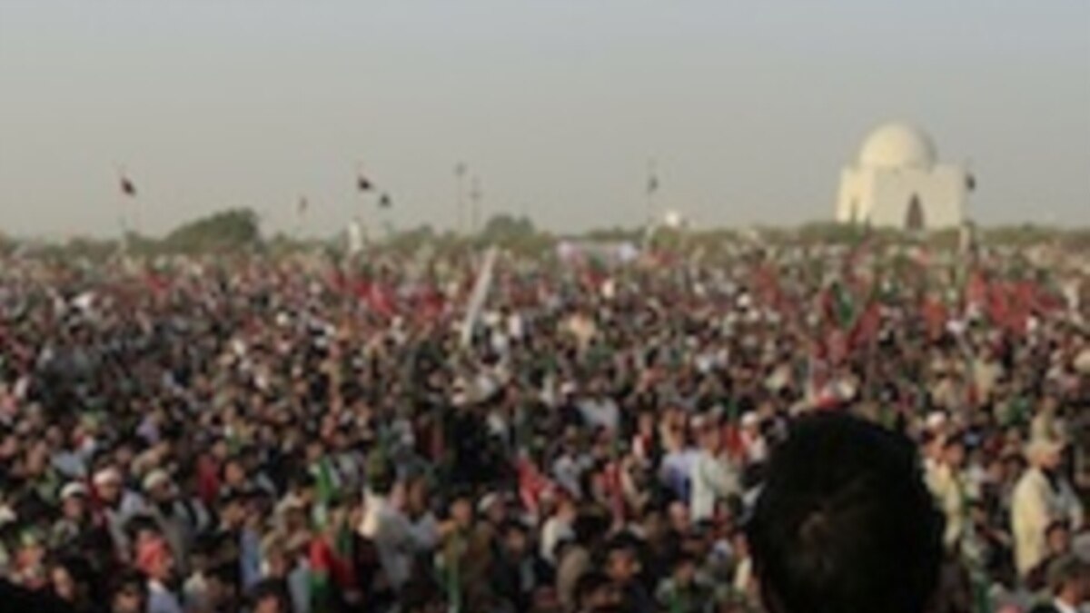 Opposition Pakistani Politician Draws Huge Karachi Crowd