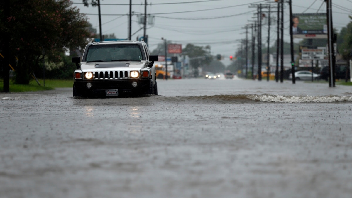 US Forecasters Keep Watch on Possible New Tropical Storm