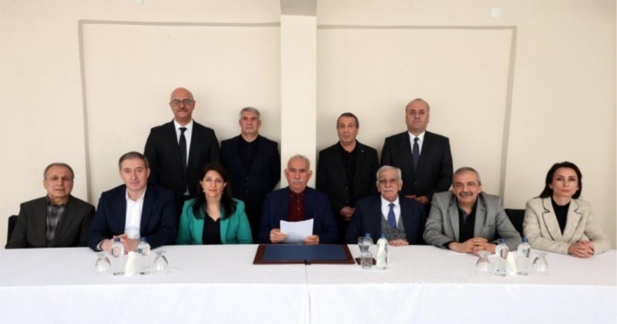 عەبدوڵا ئۆجەلان داوای هەڵوەشاندنەوەی پەکەکە و چەکدانانیان دەکات