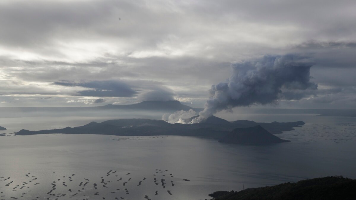 Philippine Citizens Learning to Live with Active, Urban Volcano