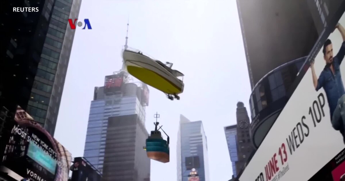 Seni Hologram Hadirkan Armada Kapal di Times Square