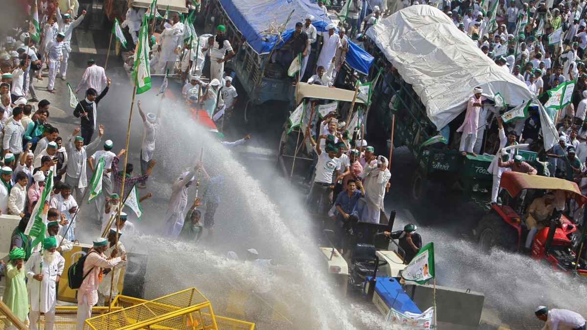 Indian Police Fire Tear Gas, Water Cannon to Break Up Farmers’ Protest