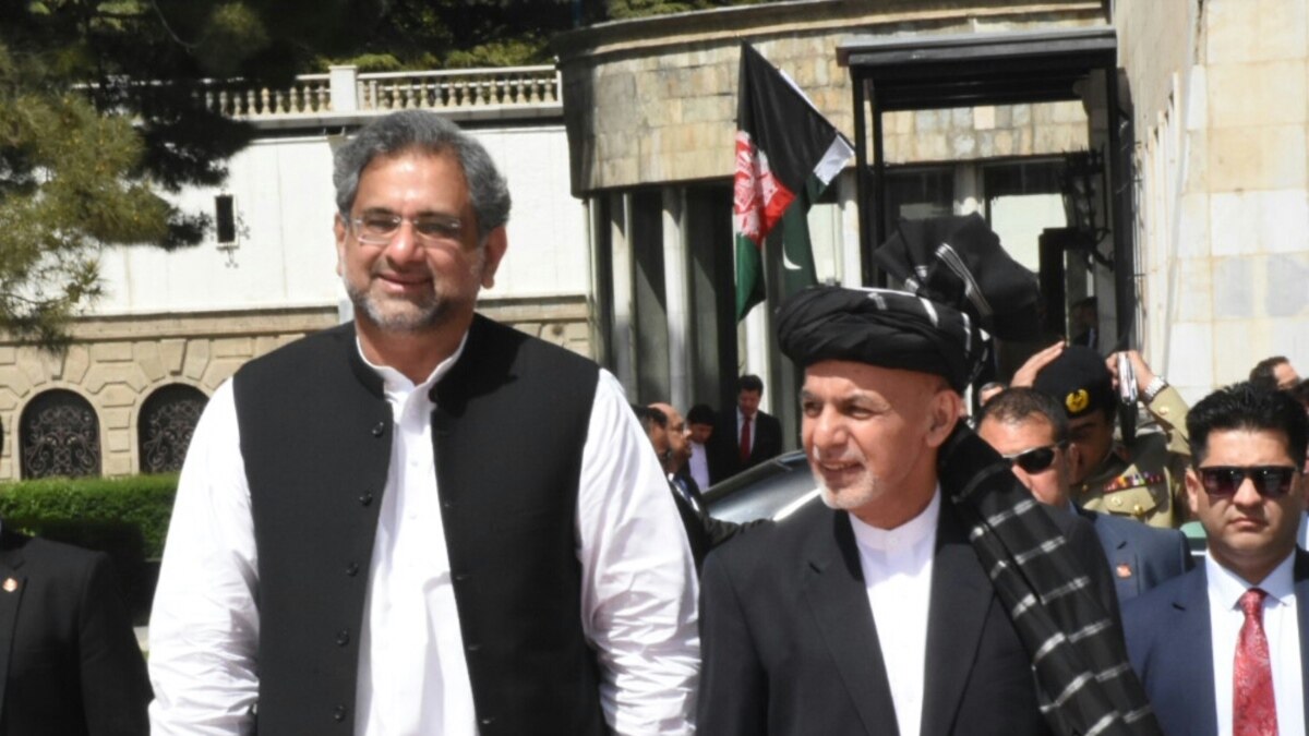 Pakistani PM Holds Crucial Talks With Afghan Leaders in Kabul