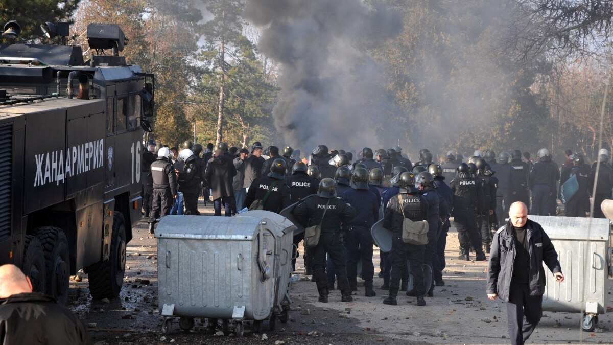Bulgarian Police Quell Riot By Migrants, Detain Hundreds