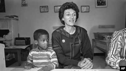 Joan Mondale Vp Walter Mondale, Carter's Vice President, Dies At 93