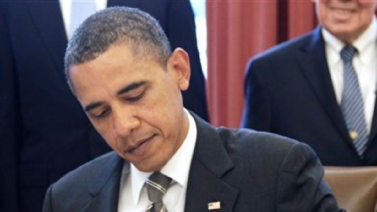 Obama Signs Nuclear Treaty