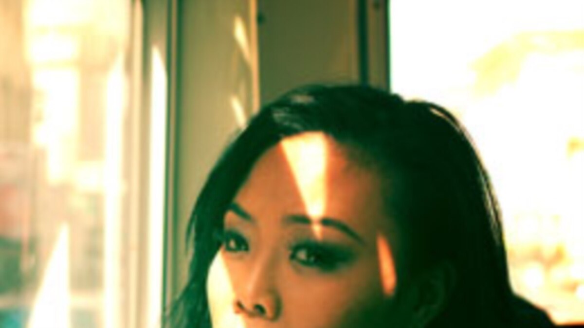 ฟื้นชีวิตเพลงกัมพูชายุครุ่งเรืองก่อนเขมรแดงจากมุมมองของ “Bochan Huy ...