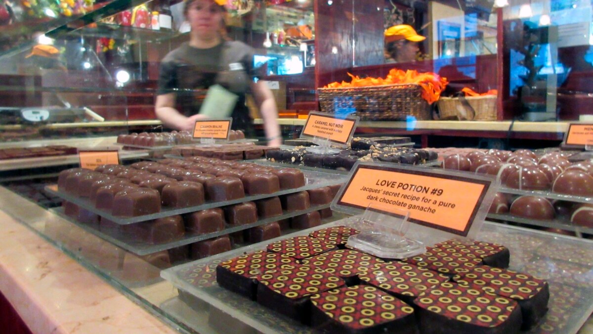33 Charged with Stealing Chocolate, Other Crimes