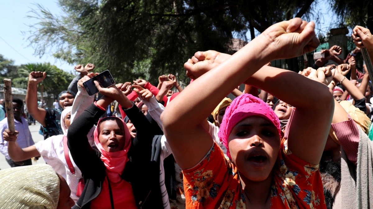 Protests Spread After Standoff at Ethiopian Activist's Home